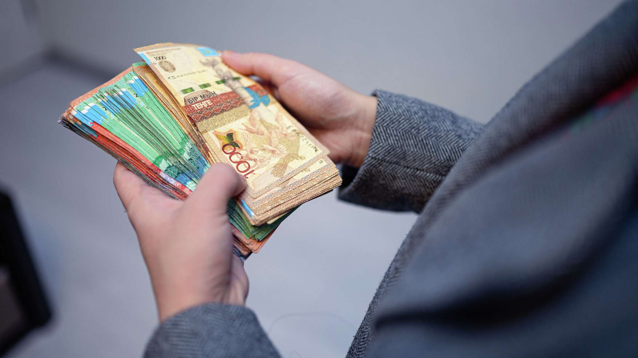 Какие банкноты подделывают в Казахстане чаще всего, рассказали в ...