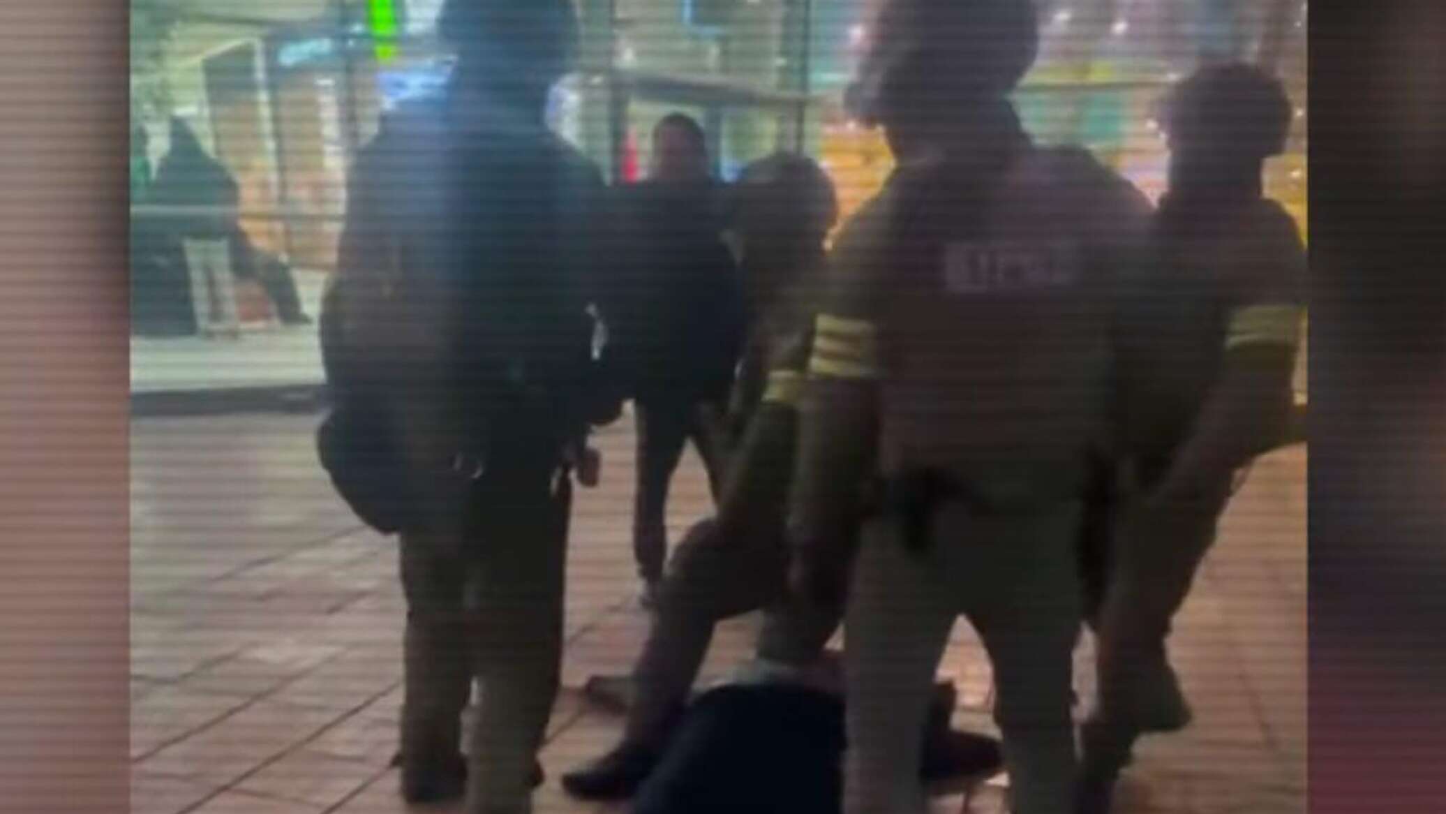 Вымогательство, оружие, наркотики: группу из восьми маргиналов ...