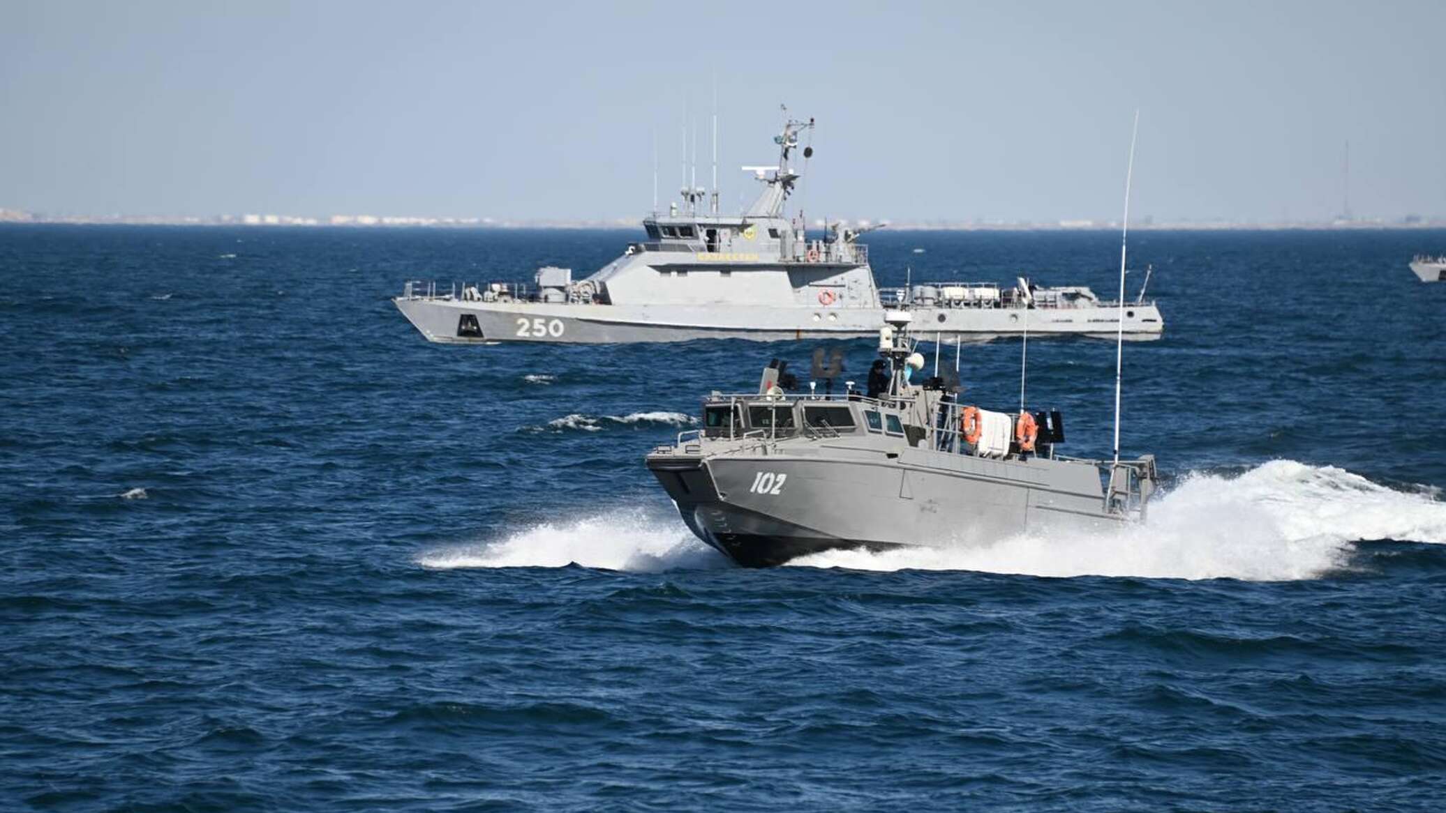 Отражали атаки "шахид-катеров" и беспилотников казахстанские моряки на ...