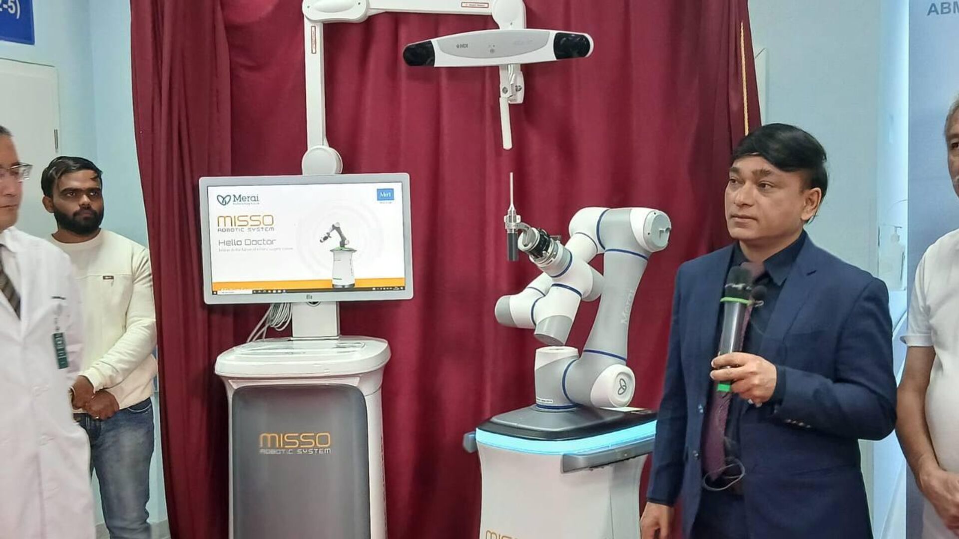 Роботизированная система с ИИ будет выполнять ортопедические операции в ...